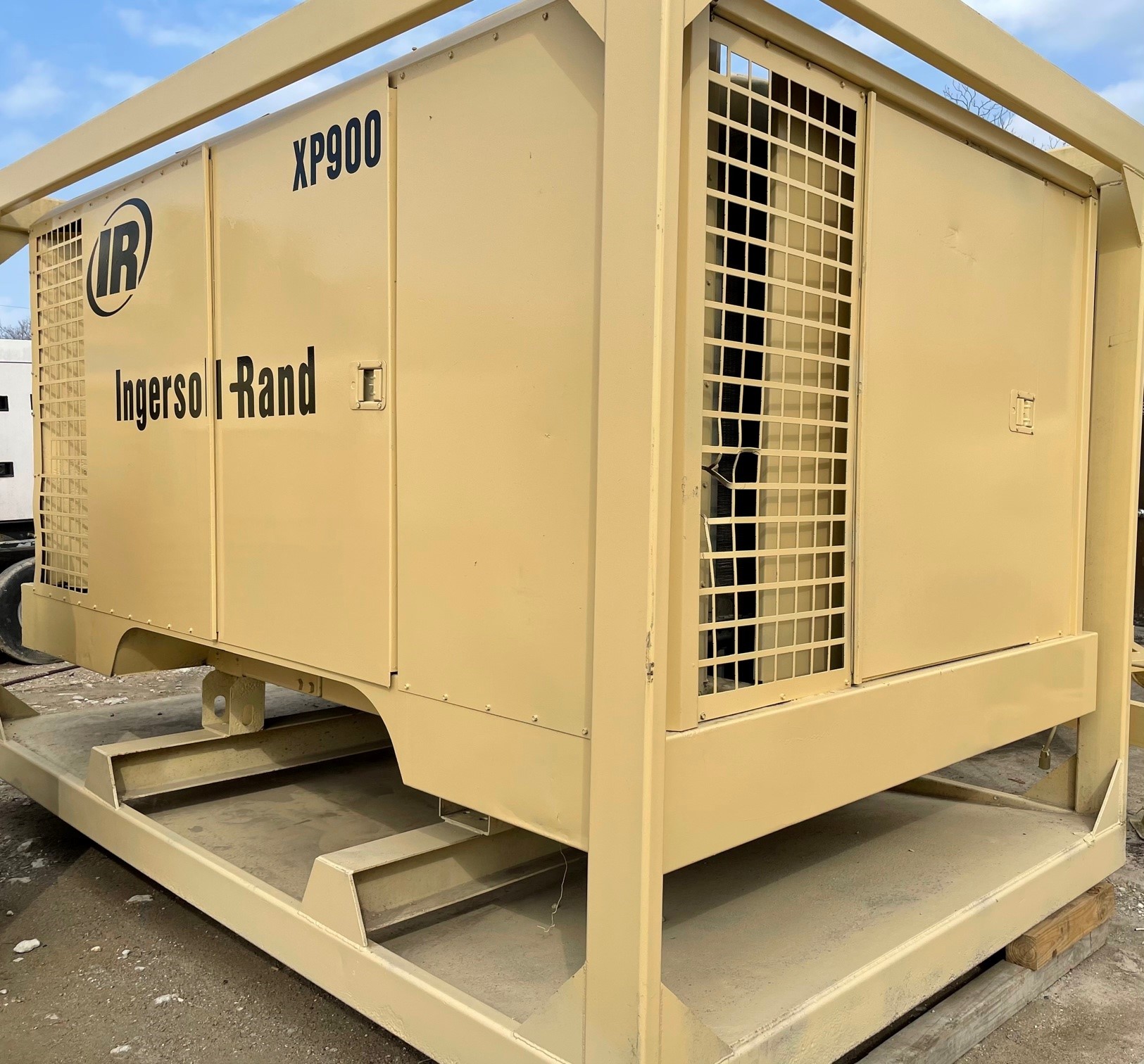 Used Ingersoll Rand XP900WCU Diesel Air Compressor 900 285666UAI718