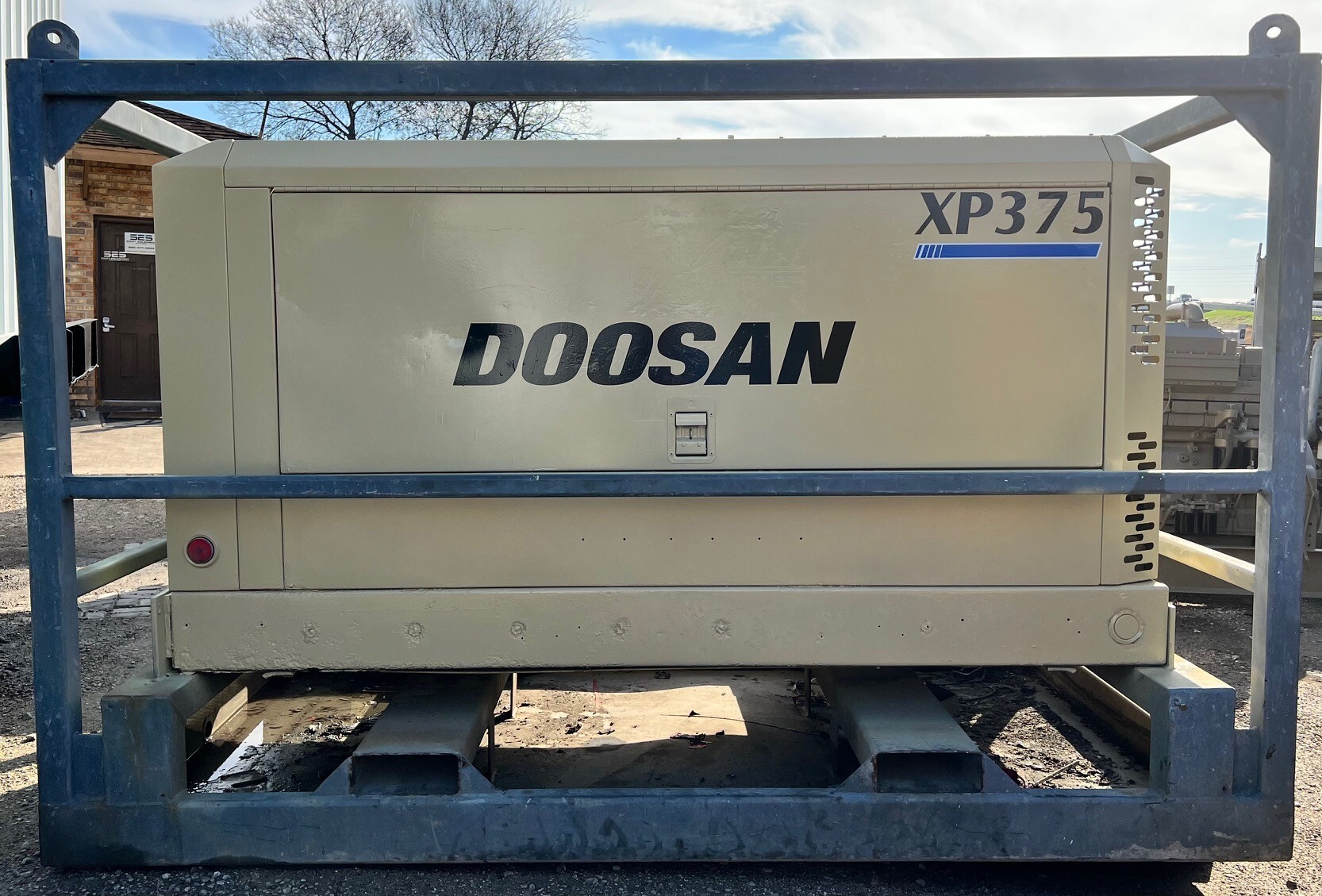 Used Doosan XP375 Diesel Air Compressor 375 420579ULUC48