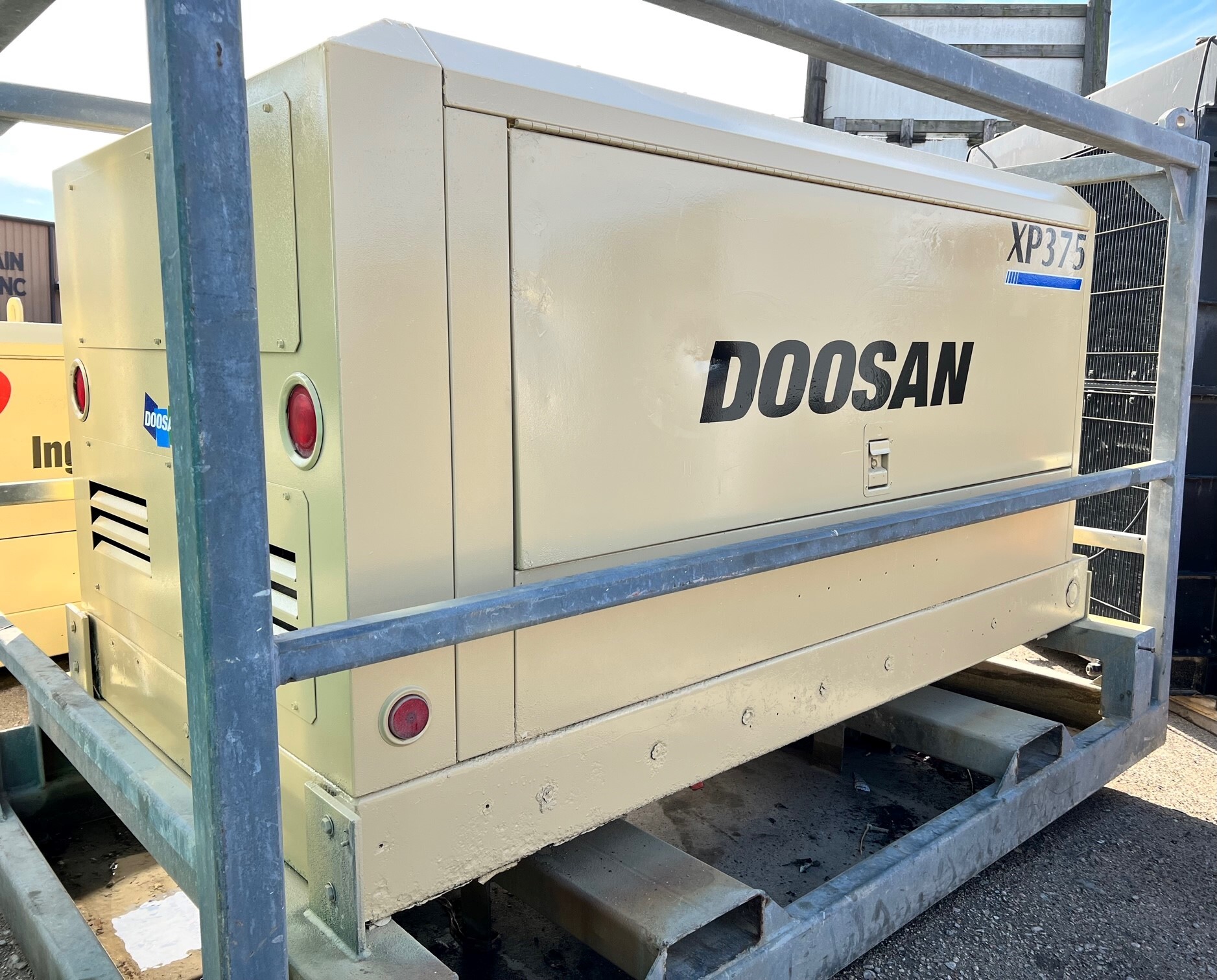 Used Doosan XP375 Diesel Air Compressor 375 420579ULUC48