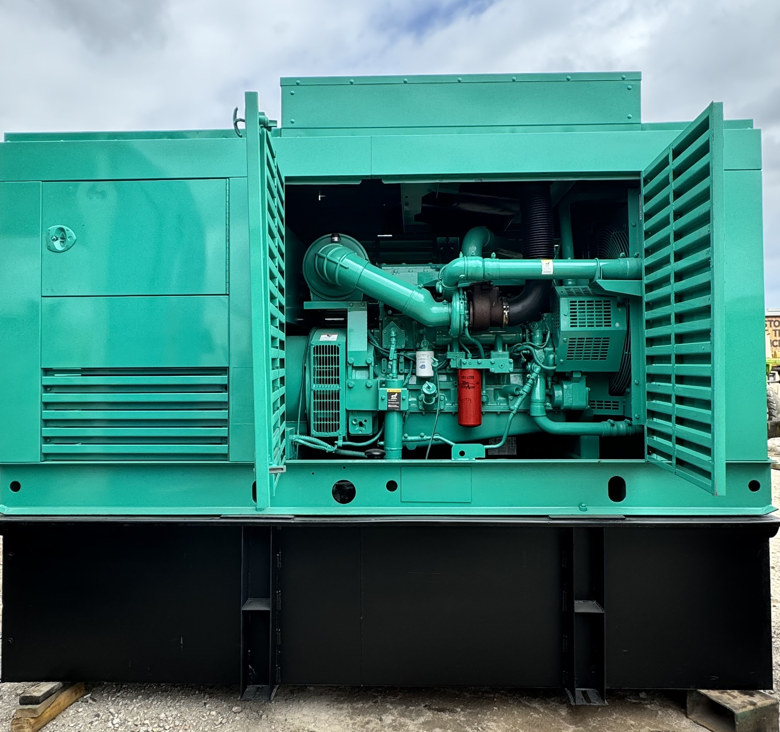 Used Cummins 275kW Diesel Generator 275 F030509955